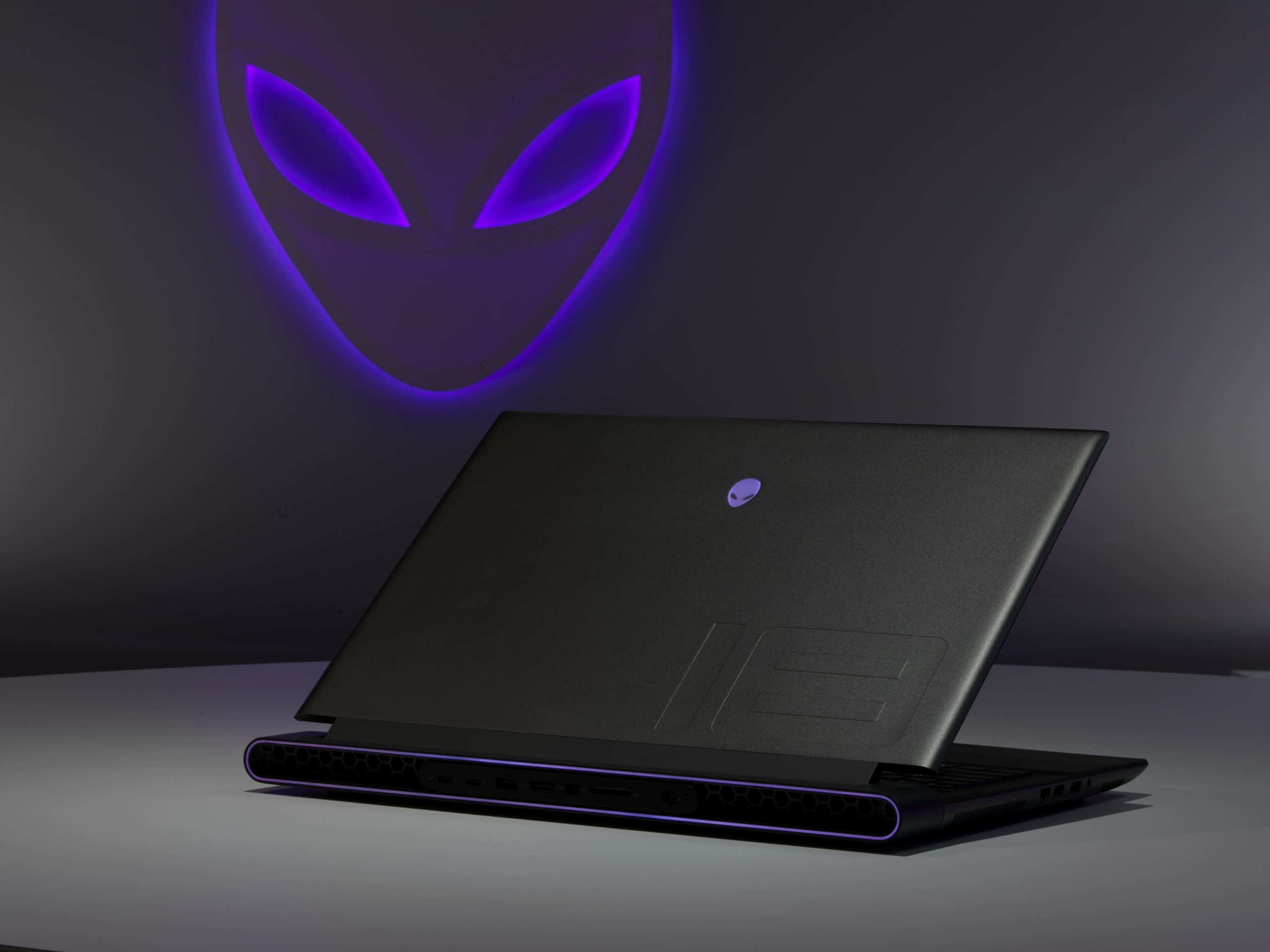 媲美桌面電腦打機效能 Alienware m18 電競筆電新增 AMD RX 7900M 獨顯選項 – PC3 Magazine