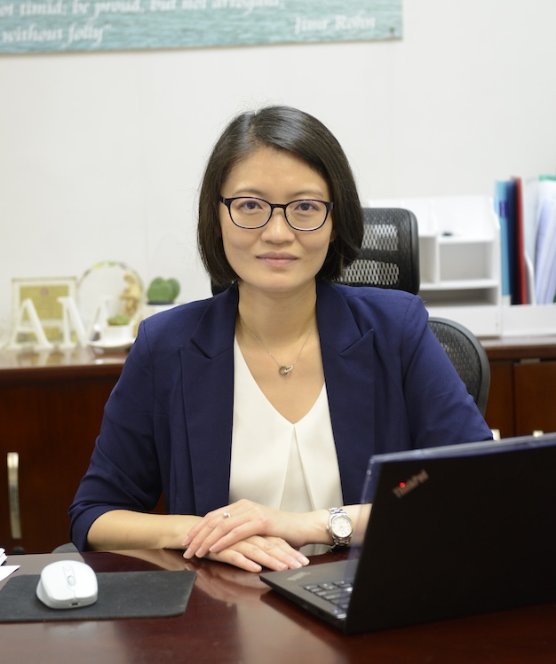 順德聯誼總會翁祐中學 譚莊陵校長 Ms. Tam Chong-Ling – PC3 Magazine